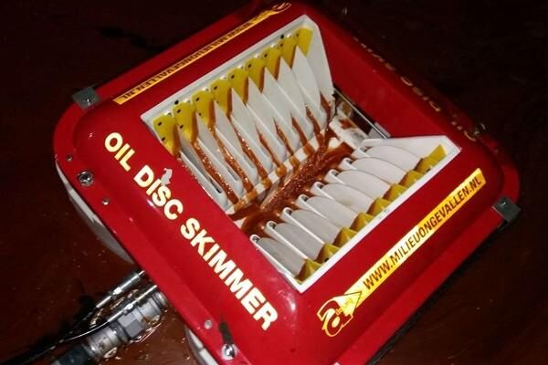 Oil disc skimmers & Oil recovery systems